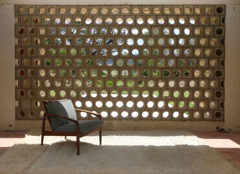 Maison colombienne en brique de terre crue à l'architecture ...